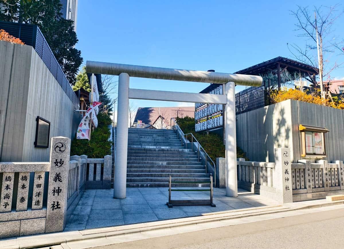 朝聖東京1300年「貓咪神社」！夢幻玻璃御守＋鎮社貓超吸睛│TVBS新聞網