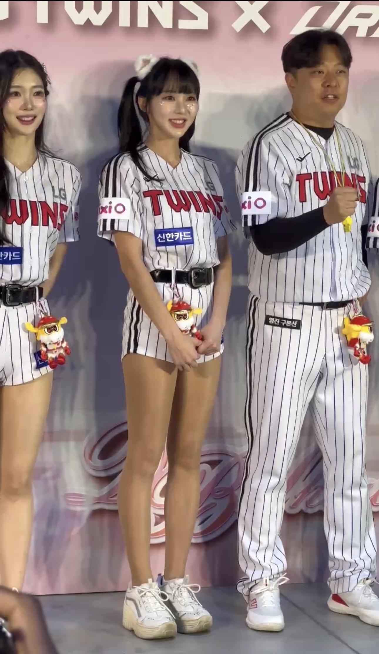 中職／李珠珢隊友來了！LG雙子啦啦隊登大巨蛋 逆天長腿超辣│TVBS新聞網