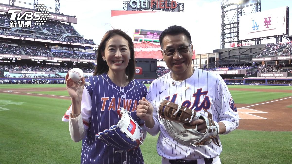 台灣元素滿滿！賈永婕穿101球衣赴美開球 自信投球成亮點│TVBS新聞網