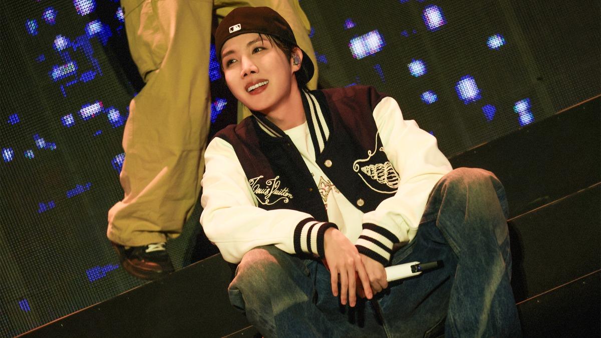 j-hope開唱秀中文！「手擺私密位」上萬粉羞炸 疑洩BTS回歸│TVBS新聞網