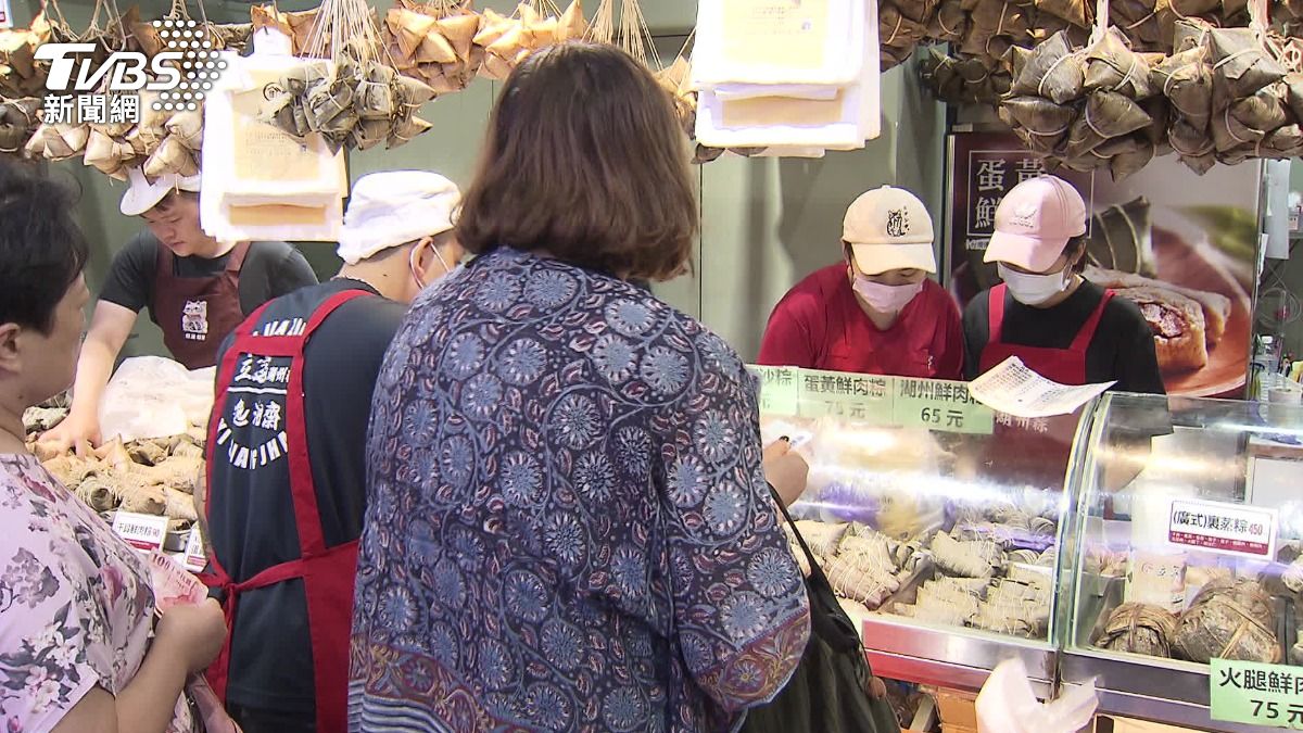 迎端午節！南門市場湧買粽人潮 名店招牌PK│TVBS新聞網