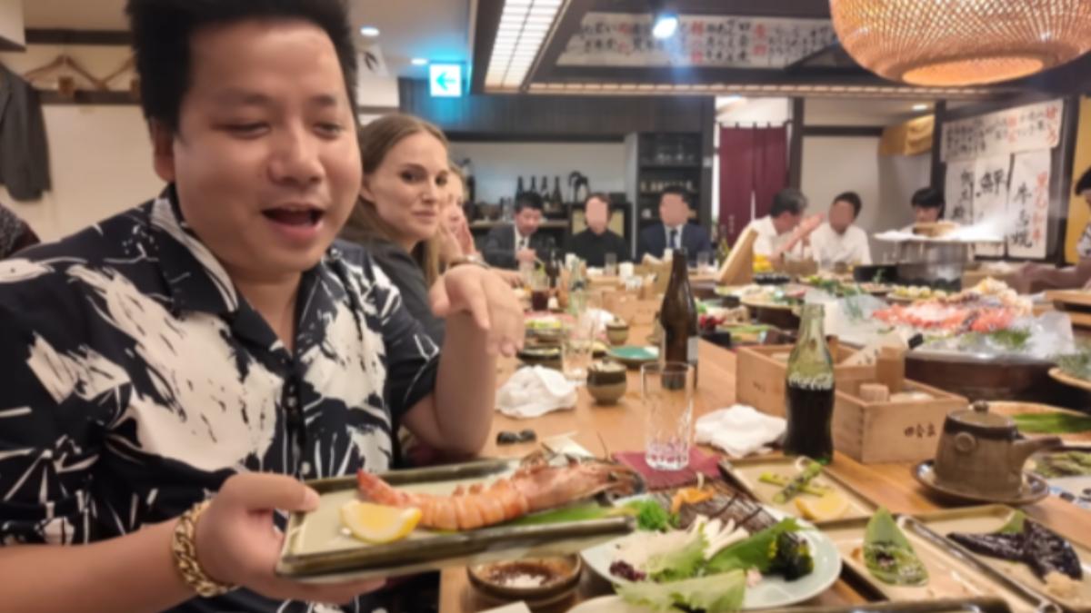 YTR東京拍片！旁邊竟是「奧斯卡影后」偷瞄鏡頭 網友震驚：快回頭看│TVBS新聞網