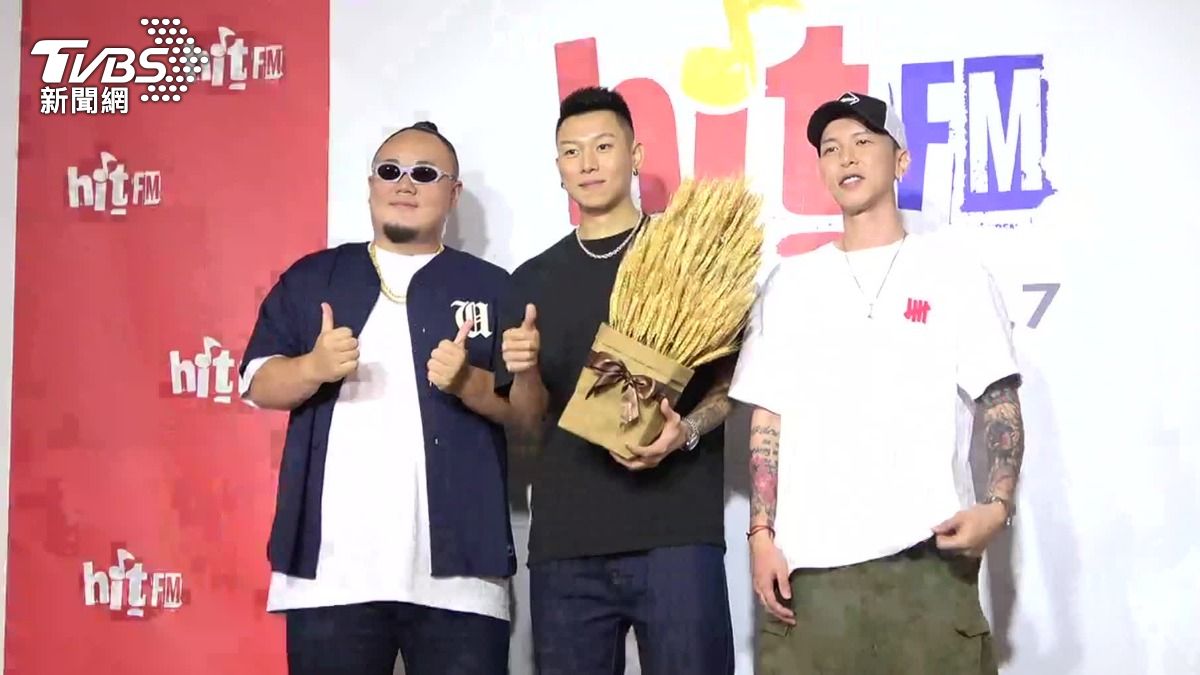 「後面有車」變迷因！頑童瘦子：圓夢了 J.sheon紅毯戰袍穿這樣│TVBS新聞網