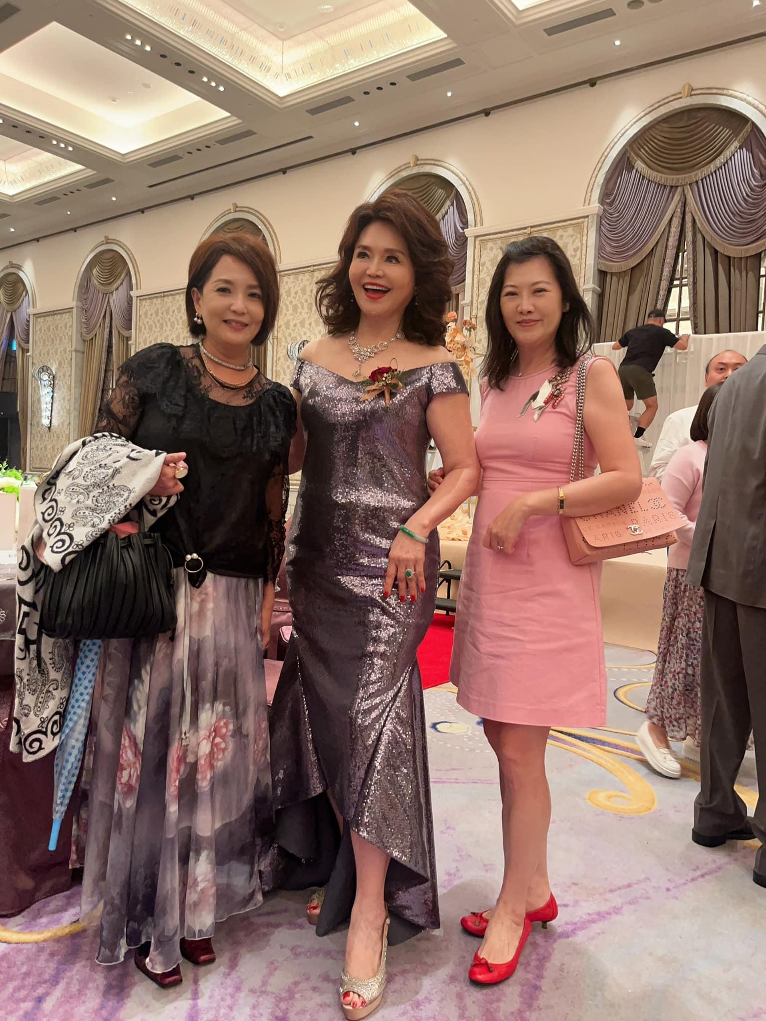 74歲侯麗芳娶媳婦！韓國瑜「台上證婚口誤」尷尬道歉│TVBS新聞網