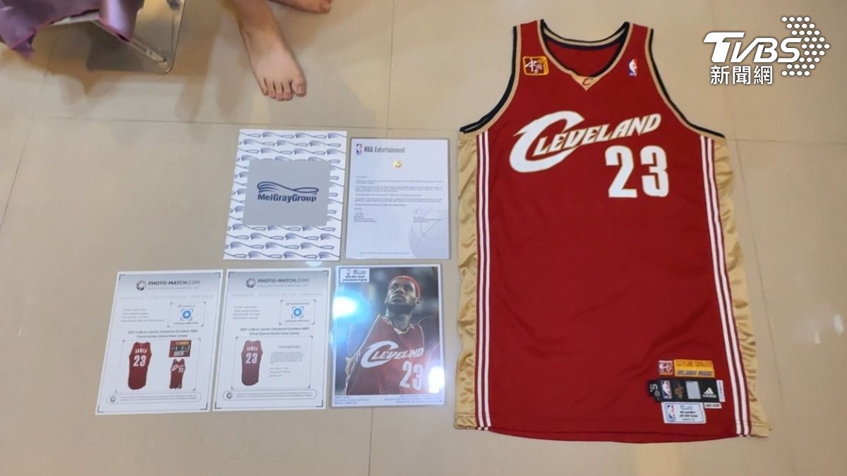 擁「詹姆斯」穿過的球衣！他砸千萬收藏60件NBA球衣│TVBS新聞網