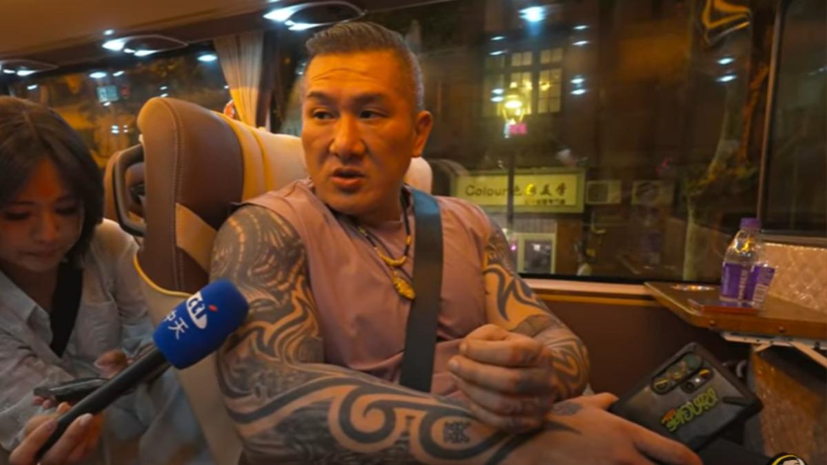 館長又被鬧事！男子亂入逼問「中華民國屬於誰的」 苦笑：真他X無奈│TVBS新聞網