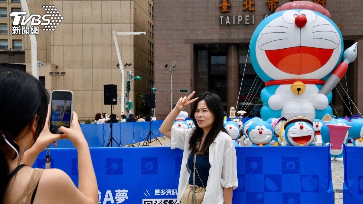 圖輯／哆啦A夢快閃信義區 巨型小叮噹、人偶秀互動亮點一次看│TVBS新聞網
