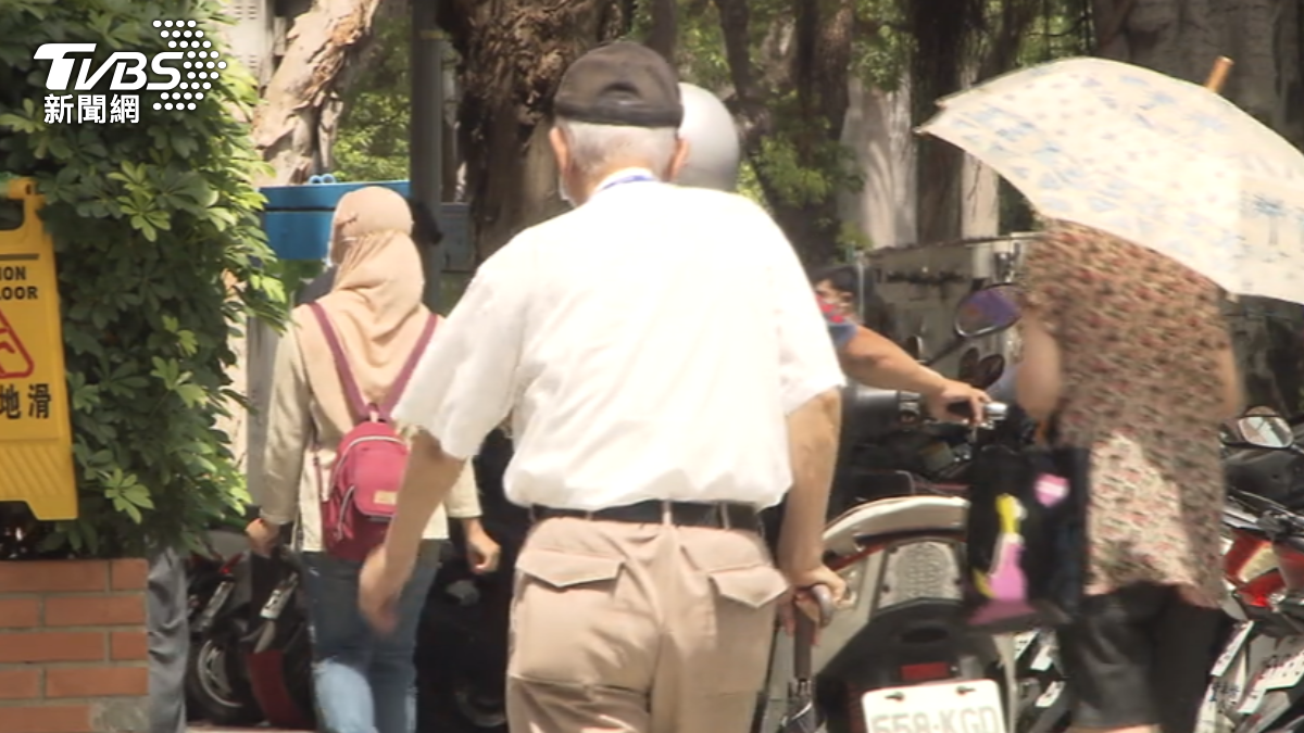 高溫惡夢來襲！每年少睡44小時 專家：2099恐更慘│TVBS新聞網