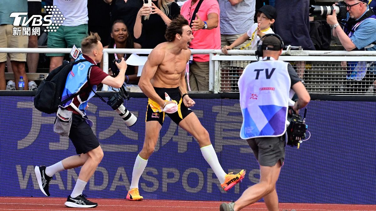 瑞典「鳥人」12度刷世界紀錄！撐竿跳前進1公分 飛躍6公尺28│TVBS新聞網