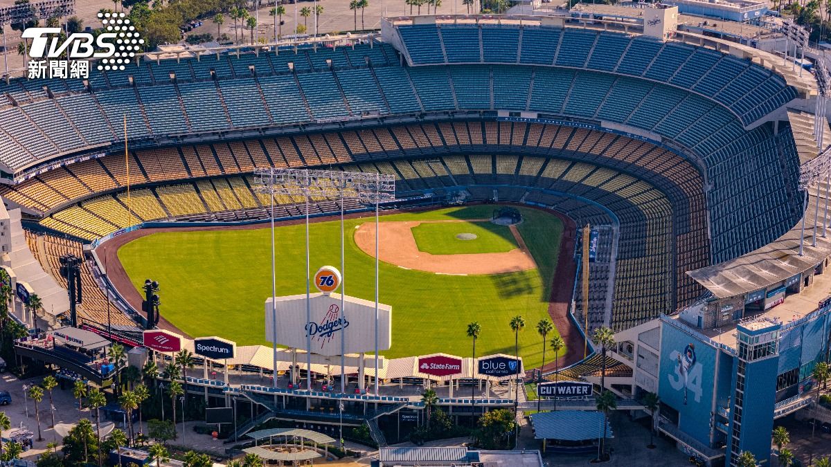 疑ICE闖道奇球場！民眾怒喊滾出去 道奇首發聲│TVBS新聞網