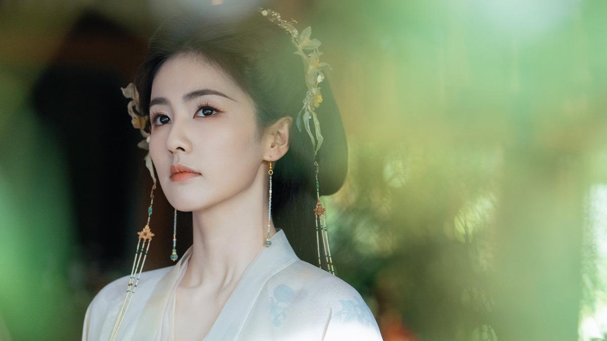 白鹿騰空激吻臉頰黏成肉餅 曾舜晞曝中暑內幕：親到缺氧│TVBS新聞網