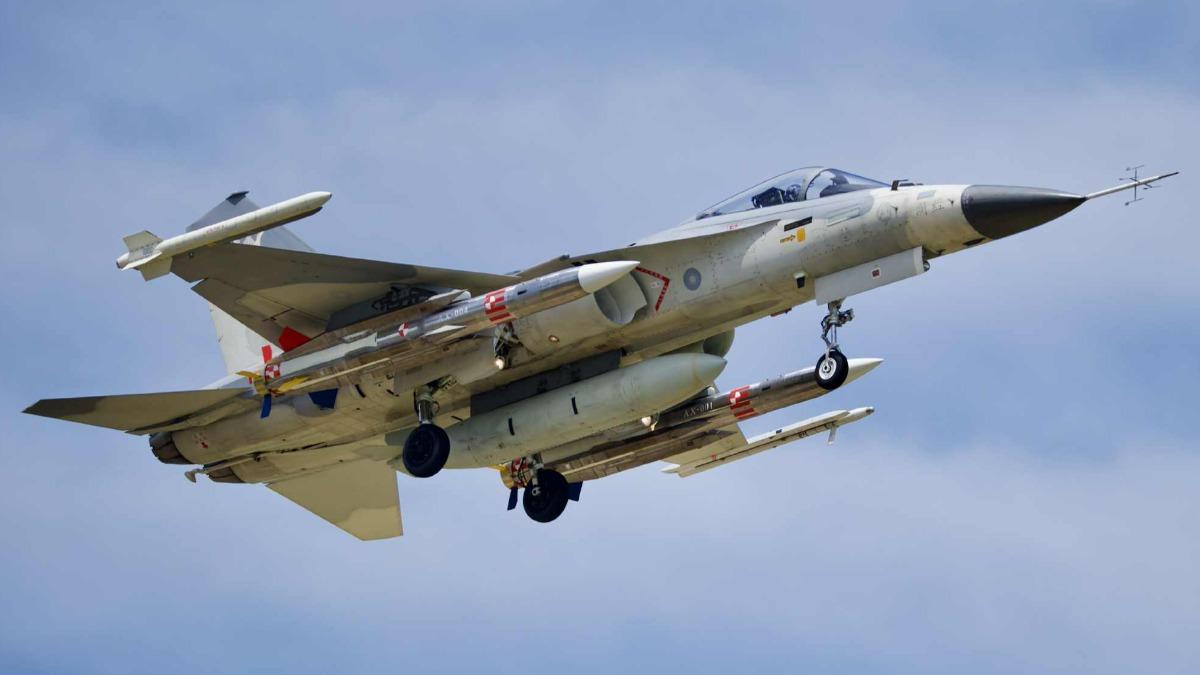 Defense minister briefs parliament on military spending│TVBS新聞網