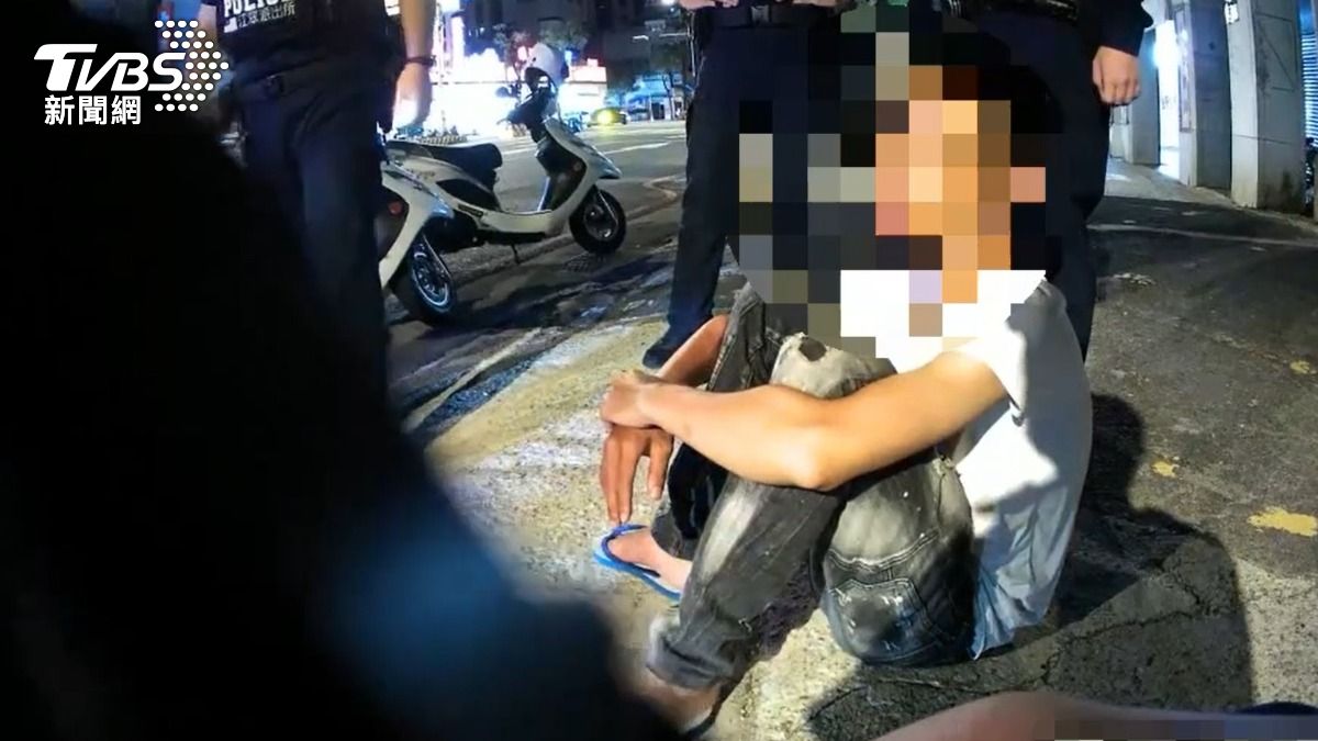 20歲男藏毒「沉默3小時」 警Call鎖匠「開箱」│TVBS新聞網