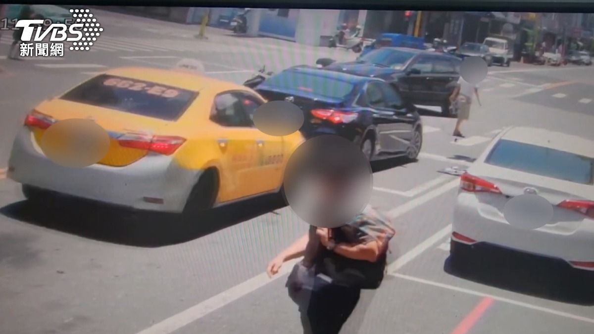 撞傷機車騎士後消失30分鐘 男駕駛辯「去買水」下場曝│TVBS新聞網