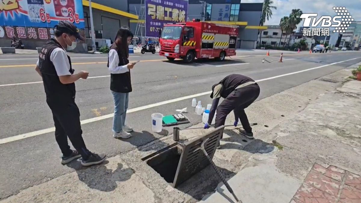 磷酸PH值0.67！噴到女騎士腿秒紅腫 環保局、警方開罰│TVBS新聞網