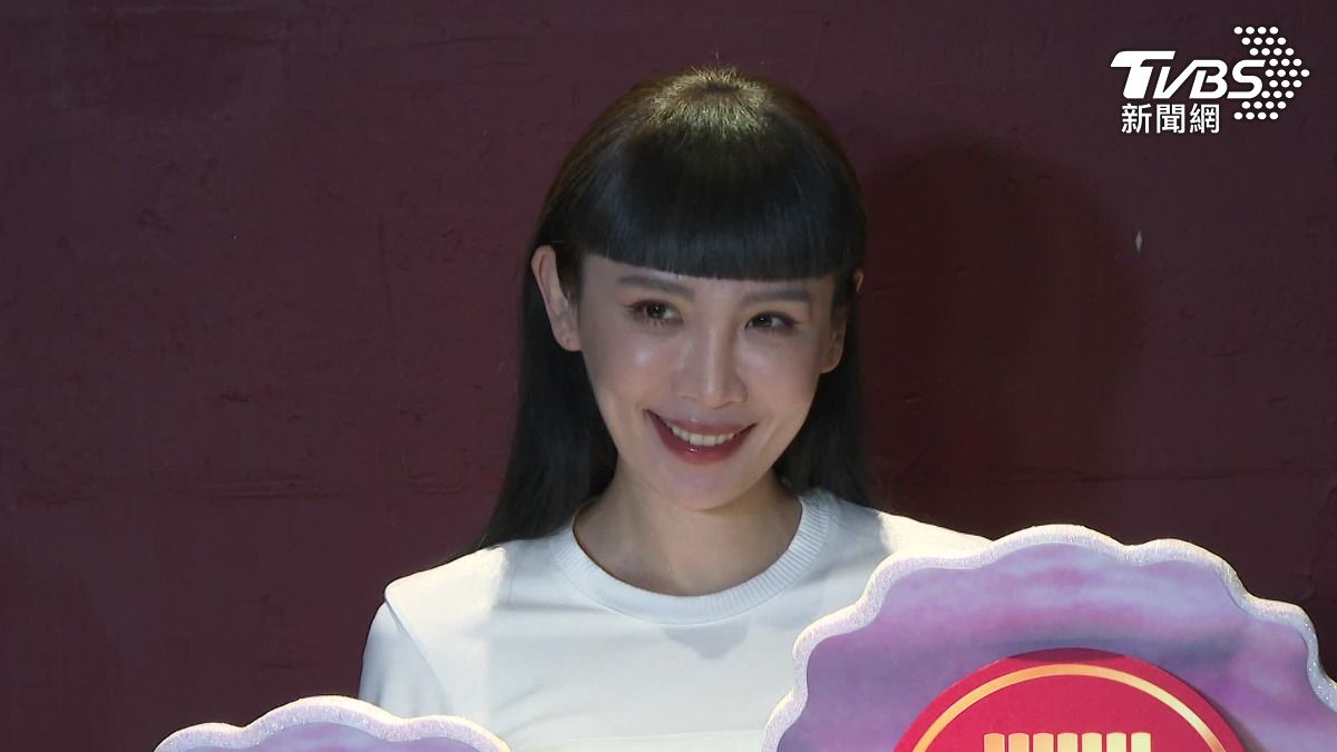 金曲36／魏如萱再封后「偷摸蔡健雅媽媽手」 丁曉雯談內幕：不記得│TVBS新聞網