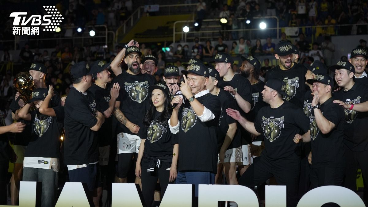 TPBL／新北國王大勝海神奪冠！老闆王文祥豪發5000萬獎金│TVBS新聞網