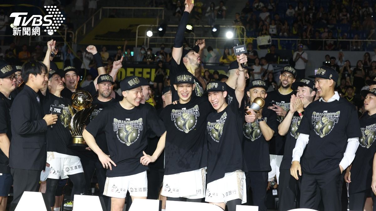 TPBL／新北國王大勝海神奪冠！老闆王文祥豪發5000萬獎金│TVBS新聞網
