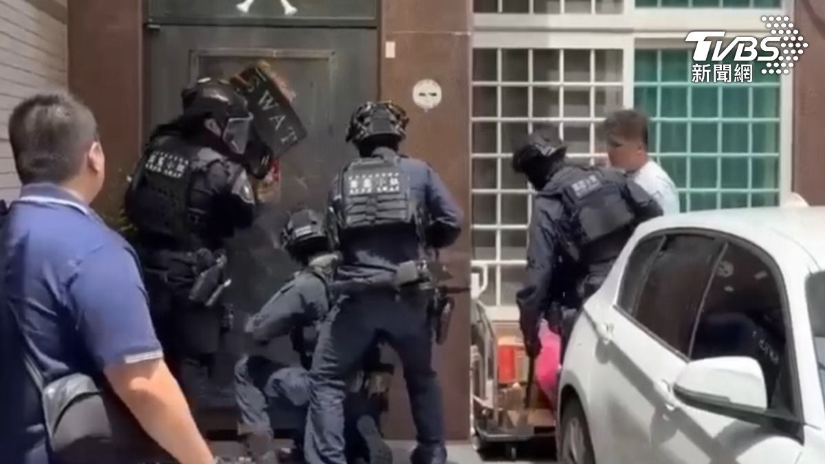 全台2千多人受害！電信詐團1招狂撈百億 新北警速逮158人│TVBS新聞網