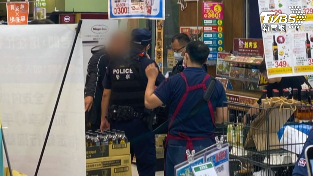 冰淇淋在哪裡！喊五次沒人理 男爆氣開嗆員工│TVBS新聞網