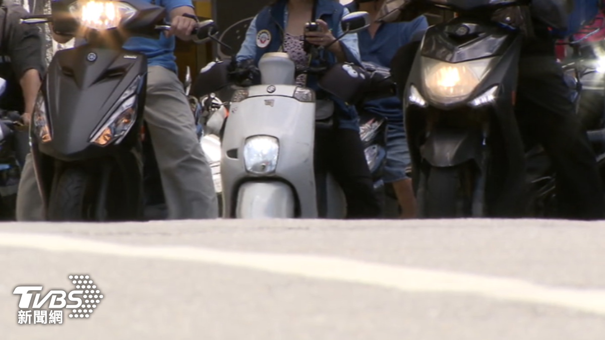 熱暑難耐！台北市府7月起縮短紅燈 最多少等50秒.騎士不再曬昏│TVBS新聞網