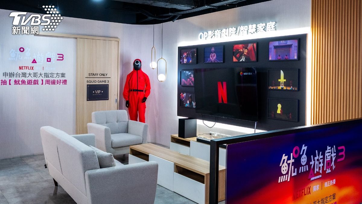 英熙、哲秀驚喜現身西門町！魷魚遊戲「大魔王VIP室」任你拍│TVBS新聞網