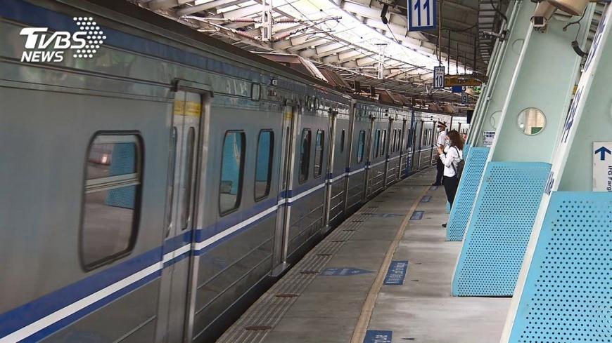 台鐵汐科站被封「最恐怖車站」！月台窄通道長 通勤族步步驚心│TVBS新聞網