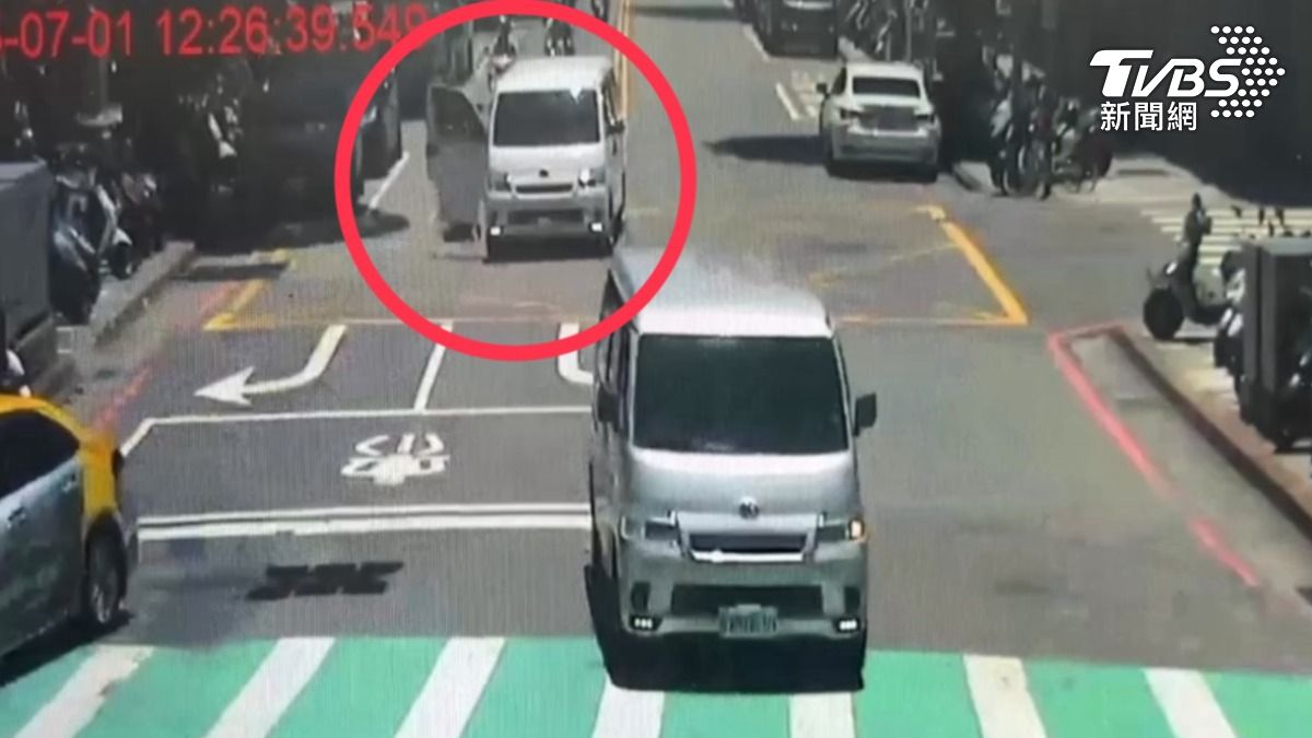 新北情侶吵架「她負氣下車自摔」 民眾以為擄人烏龍報案│TVBS新聞網