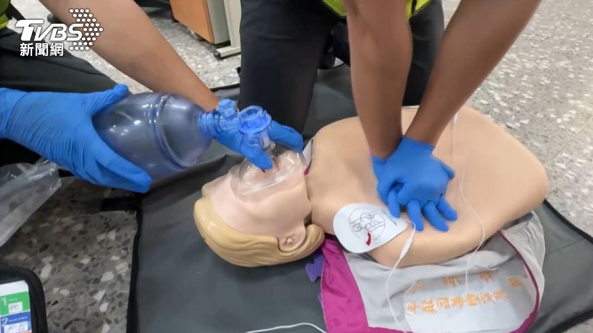 乩童「退駕瞬間」失去心跳 休假消防員CPR急救挽回性命│TVBS新聞網