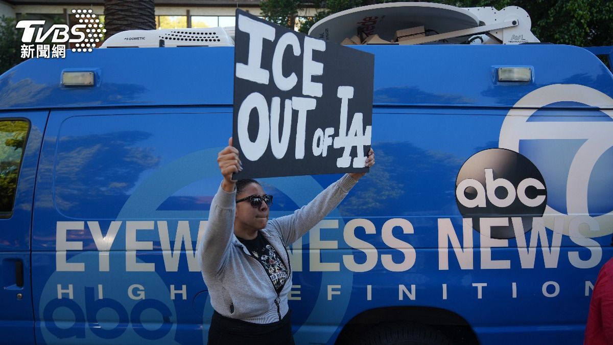 被抓怕了! 美國人開發預警APP「ICEBlock」 反制ICE探員│TVBS新聞網