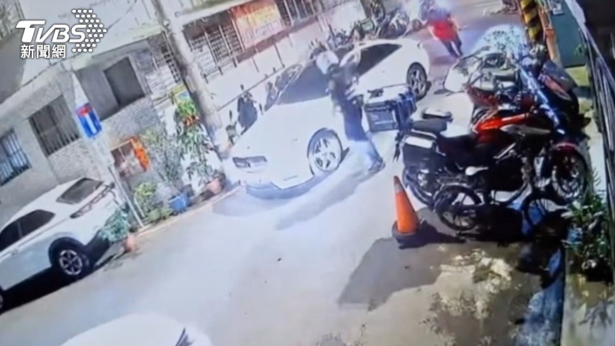 深夜槍響！ 拒檢衝撞多車 遭警「連開11槍」│TVBS新聞網