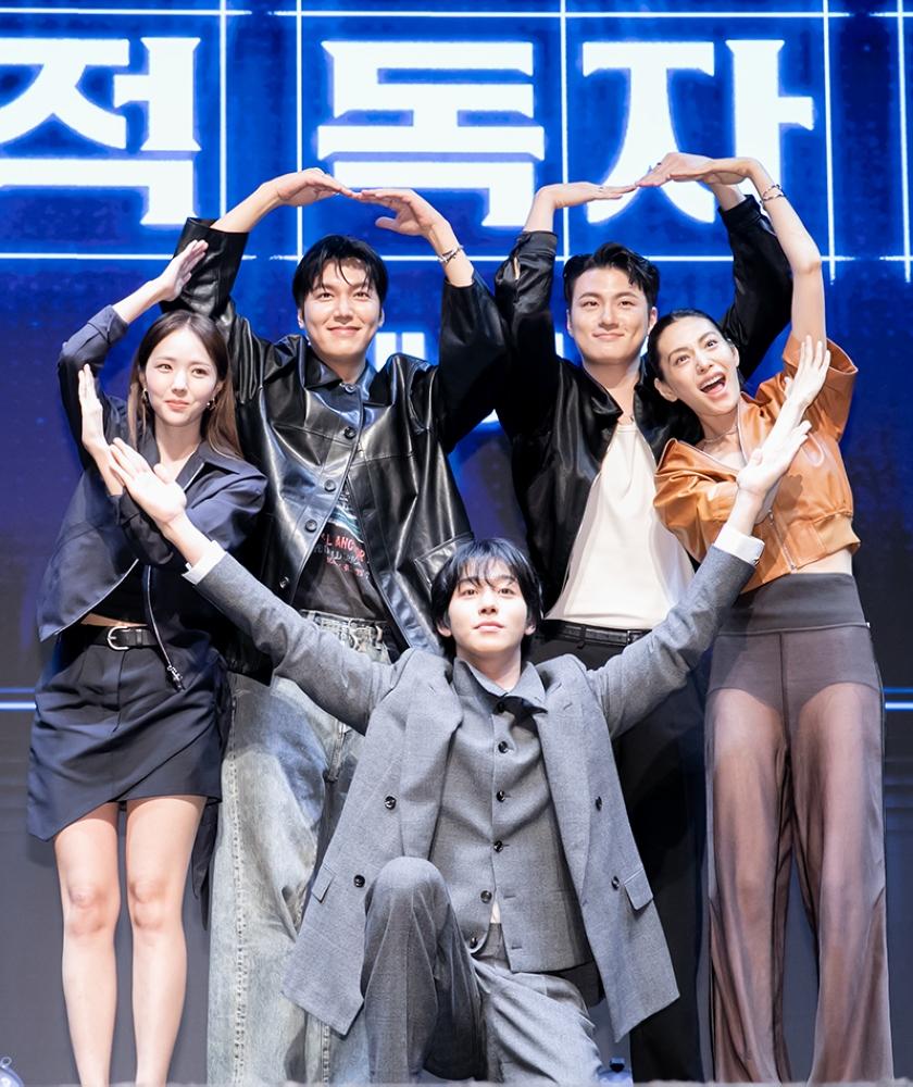 預熱《全知讀者視角》！NANA薄紗辣露長腿 「全知玩家」就是他│TVBS新聞網