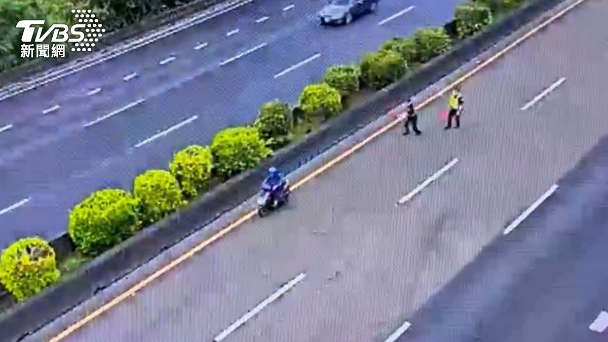 我一路向北...騎士恍惚逆向闖國道3號 不甩警攔截飆17公里│TVBS新聞網