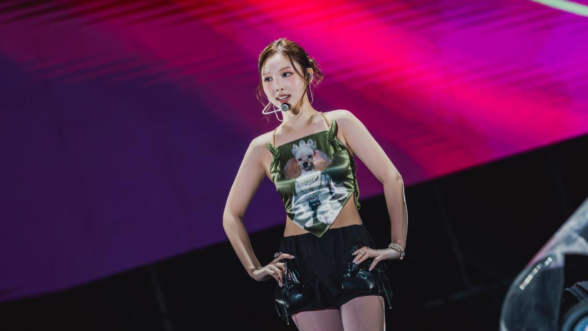 直擊／TWICE娜璉出道10年首來高雄！火辣造型曝光 喊「我愛你」暴動│TVBS新聞網