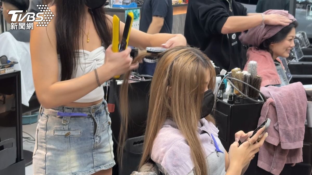 獨家／早上沒事 晚上台中「深夜理髮廳」的事 專剪「阿志頭」爆紅│TVBS新聞網