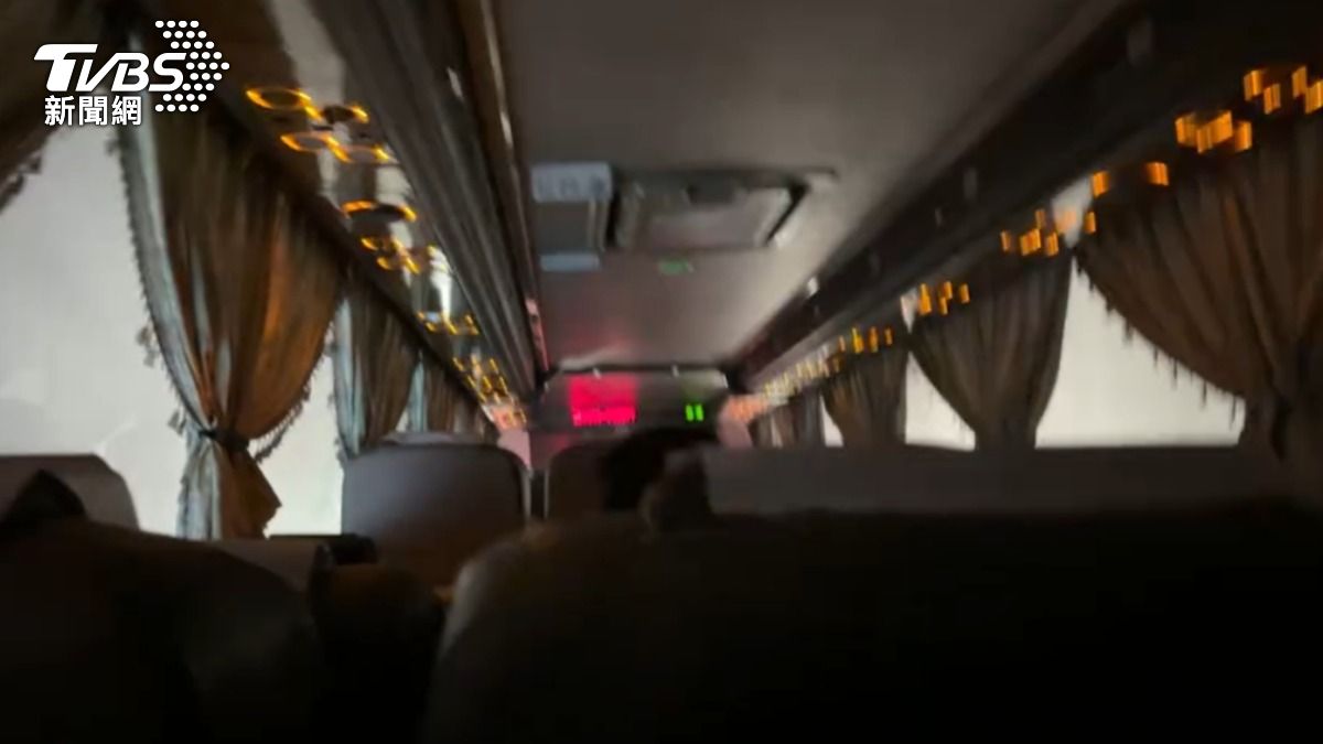 颱風丹娜絲！客運車頂安全門掀 如搭「海盜船」驚魂3hrs│TVBS新聞網