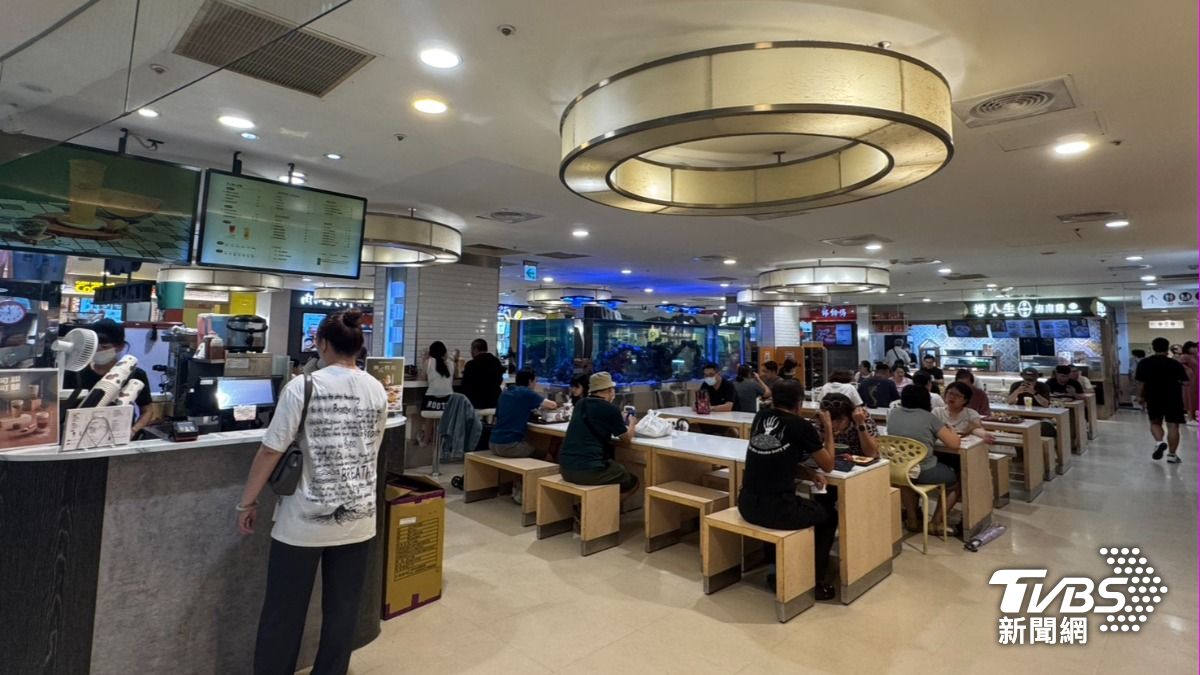 高雄百貨正常營業！漢神、夢時代湧人潮 鼎泰豐要排2小時│TVBS新聞網