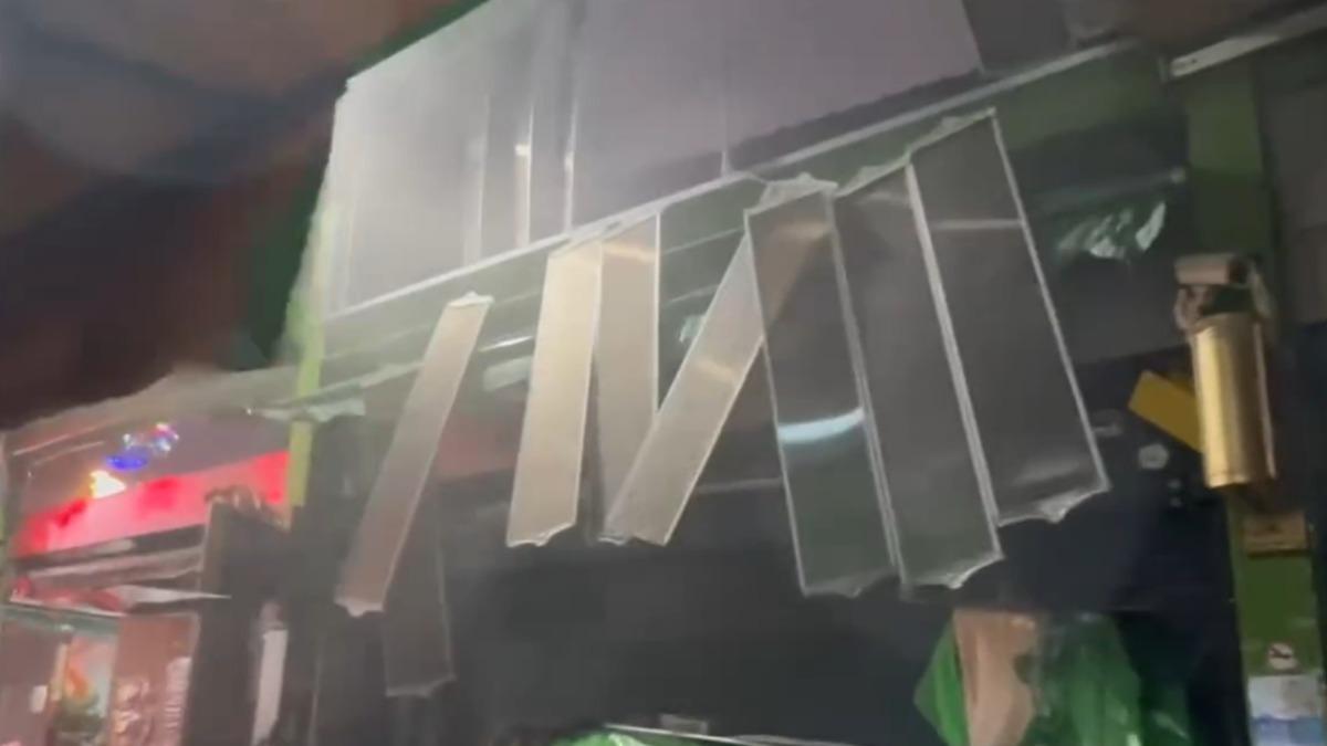 丹娜絲強風狂吹！三鳳中街如搖滾區、高雄數萬戶一度停電│TVBS新聞網