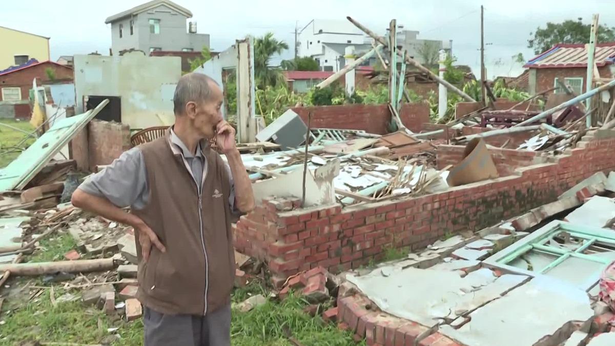 Elderly man escapes collapsed house in Tainan storm│TVBS新聞網