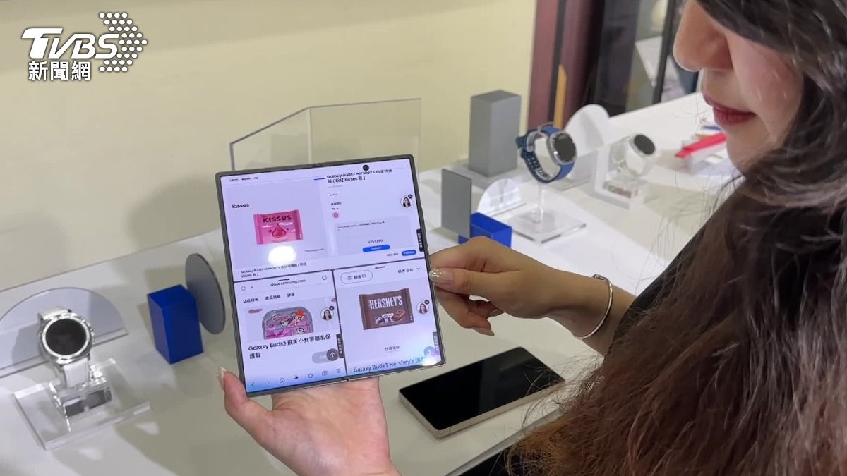 摺疊機戰！三星「Z Fold 7」僅215克 比咖啡還輕│TVBS新聞網