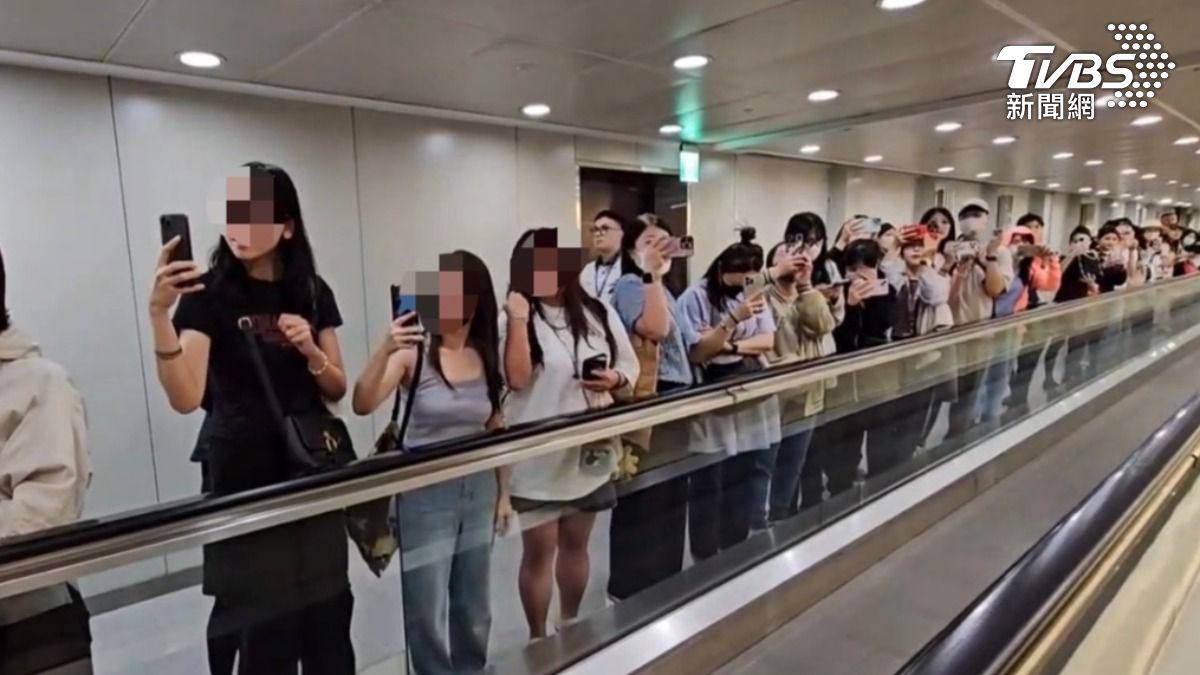 快訊／GD到台灣了！親切揮手點頭 「粉絲擠爆關內」場面超壯觀│TVBS新聞網