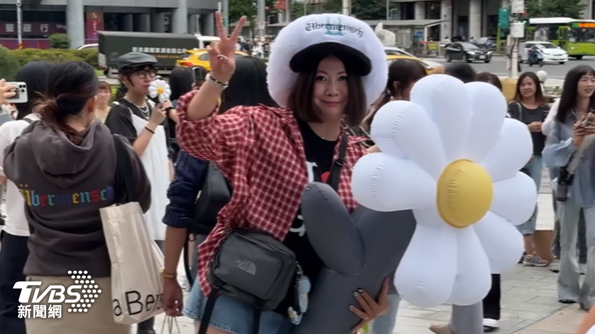 GD小巨蛋外場直擊！粉絲扮「在地GD」吸睛 無「現場購票」免排隊│TVBS新聞網