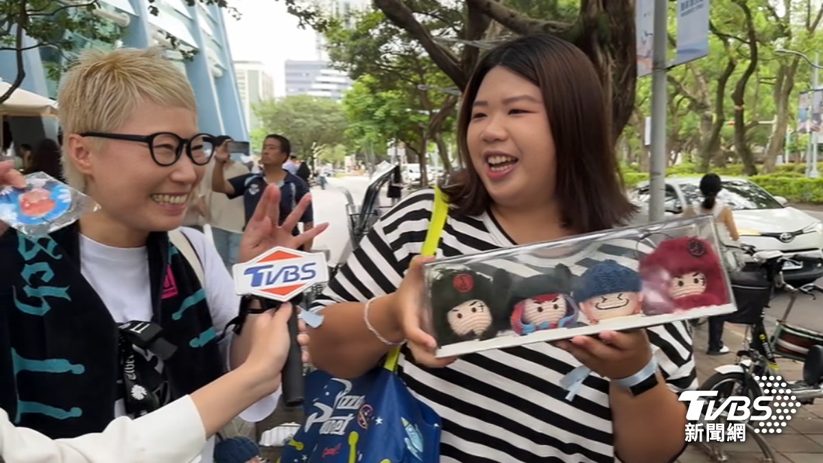 GD小巨蛋外場直擊！粉絲扮「在地GD」吸睛 無「現場購票」免排隊│TVBS新聞網