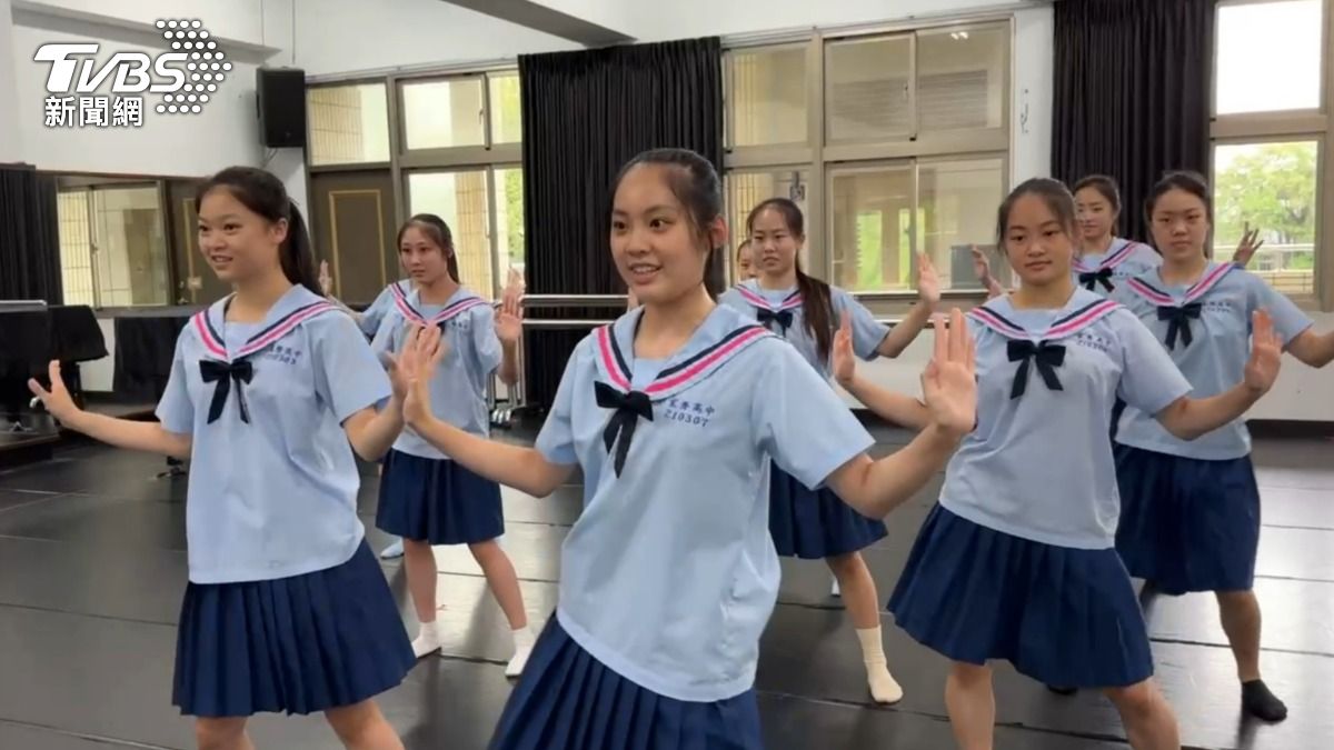 韓團aespa金旼炡穿「全台最美制服」 秒變高中生驚豔全網│TVBS新聞網