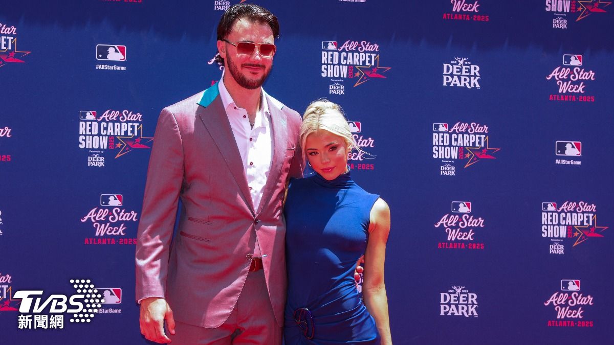 MLB／大谷翔平紅毯穿搭被虧「揮棒落空」 真美子超美造型神救援│TVBS新聞網