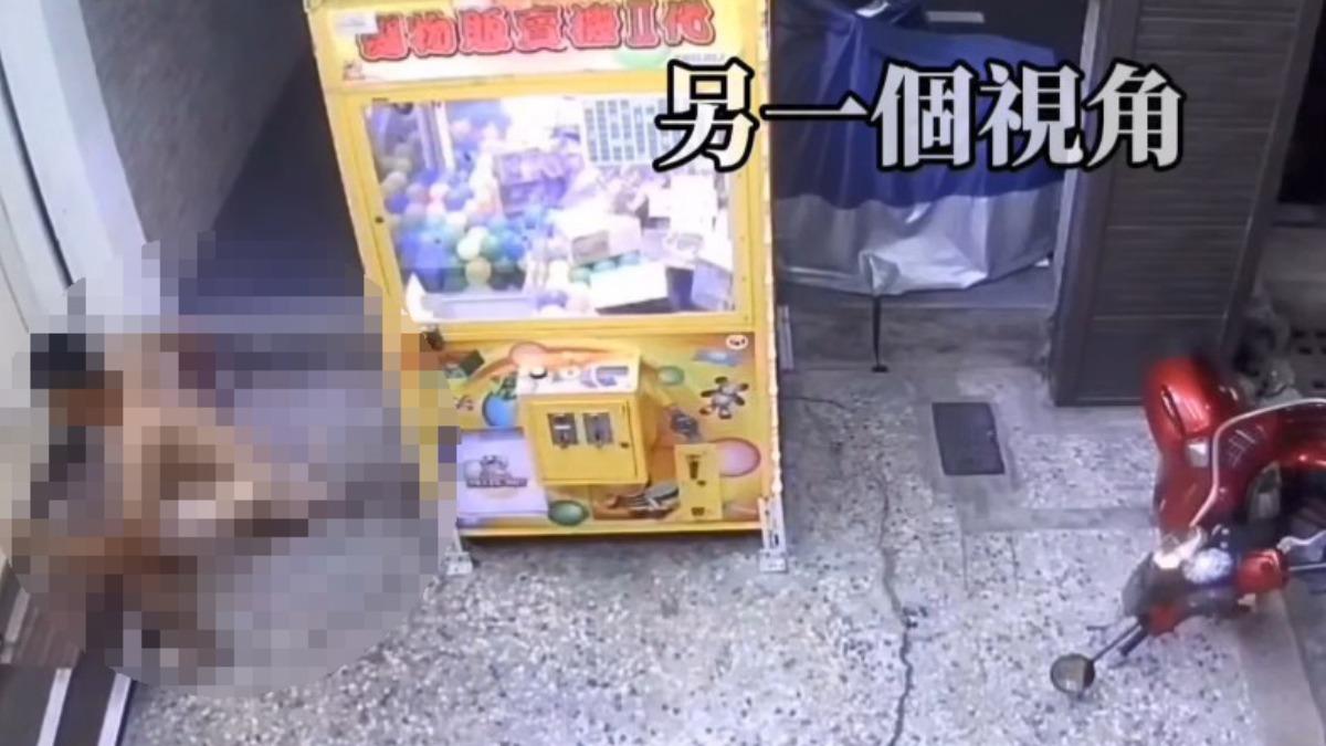 全裸打架比較強？高雄街頭驚見「進擊的巨人」下秒被安全帽KO│TVBS新聞網