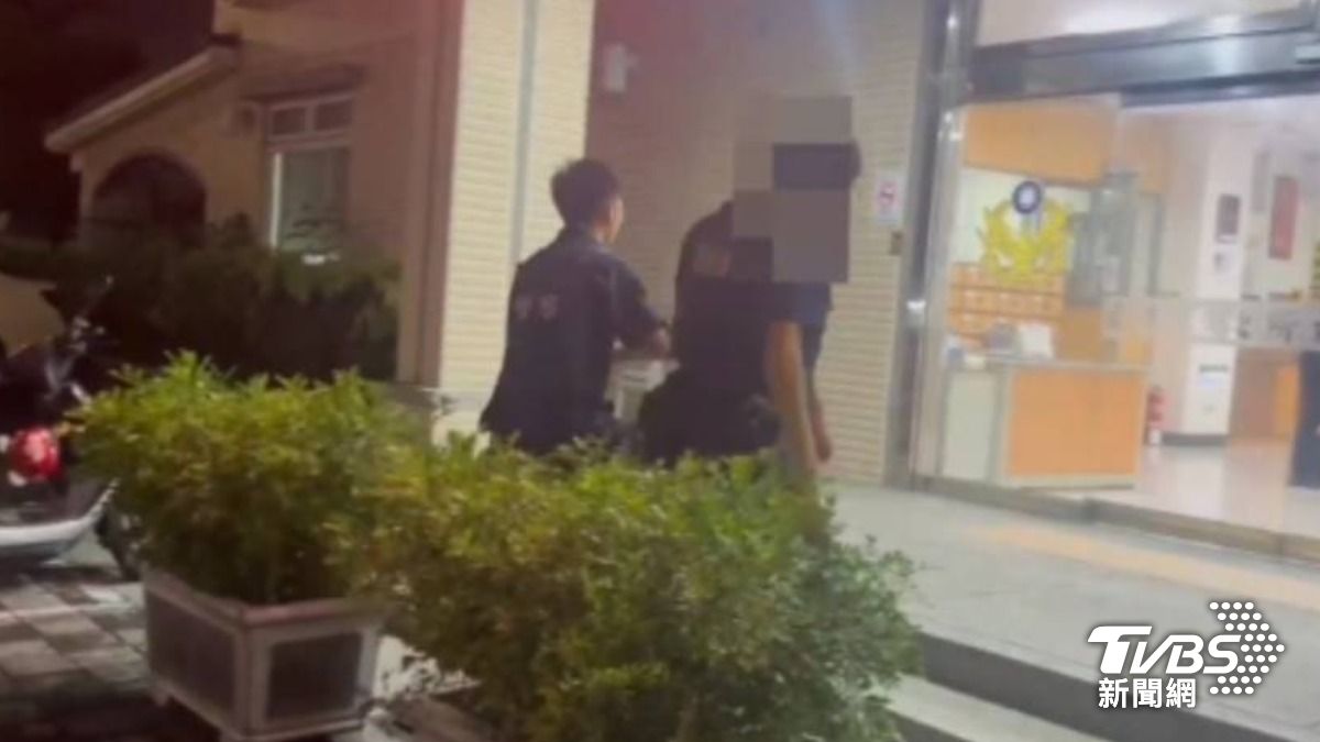 全裸打架比較強？高雄街頭驚見「進擊的巨人」下秒被安全帽KO│TVBS新聞網