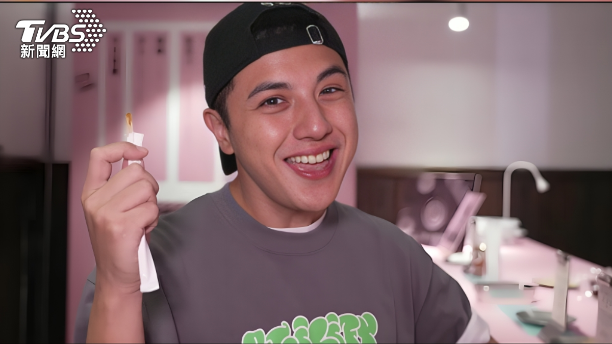 《食尚玩家》曾子余開箱噁心食物展 「這道排第一」再驚吐：我超M │TVBS新聞網