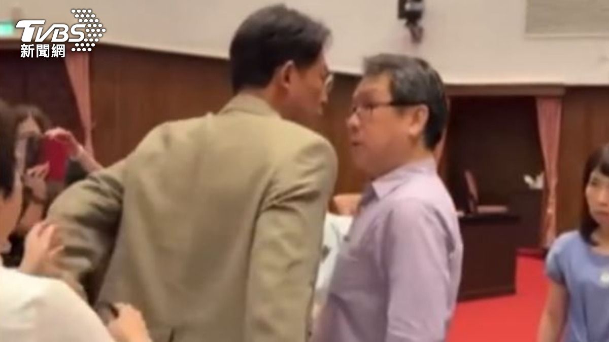 立院「卡位戰」 黃國昌稱「被推」、綠委飆三字經│TVBS新聞網