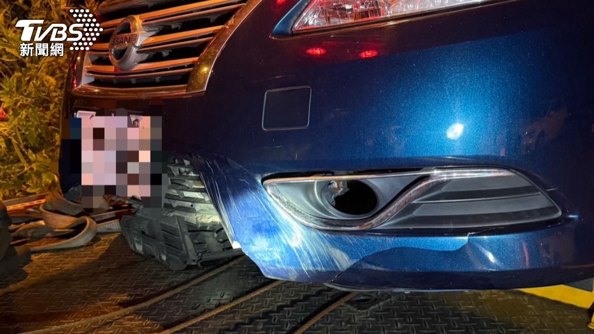 國道橡膠地雷！「巨輪掉落」釀22車頭毀損 BMW遭殃畫面曝│TVBS新聞網